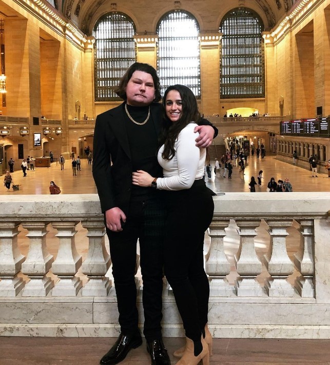 Primeiro a passar por transplante de rosto e mãos comemora 'ter ...