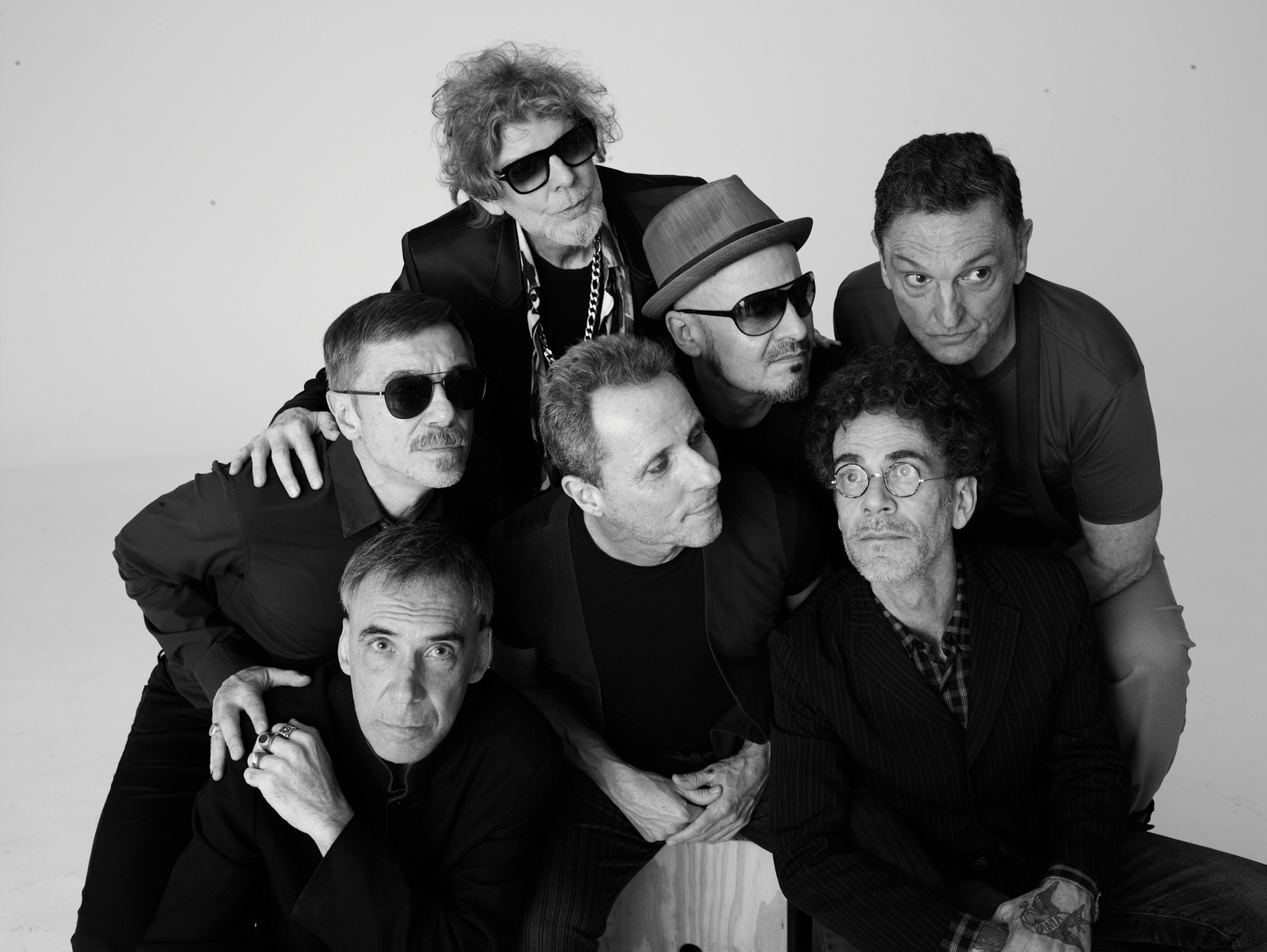 Charles Gavin detalha primeiro reencontro dos Titãs: 'Juntos, outra entidade tomou corpo'