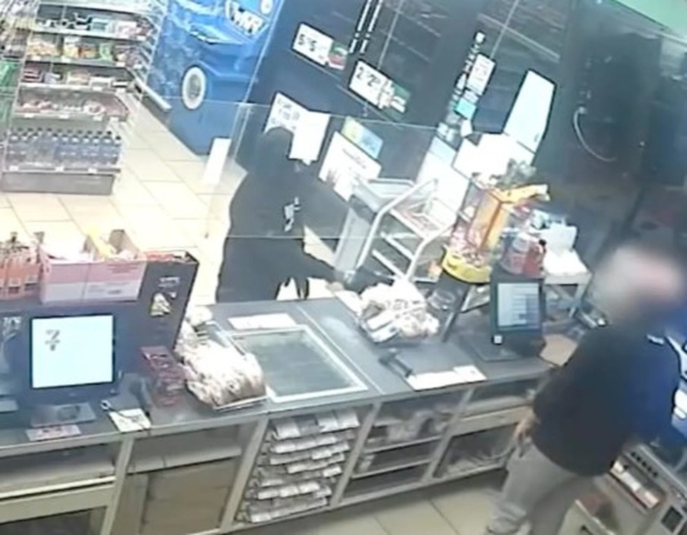 Parceiros no crime interrompem onda de assaltos para se casar em Las ...