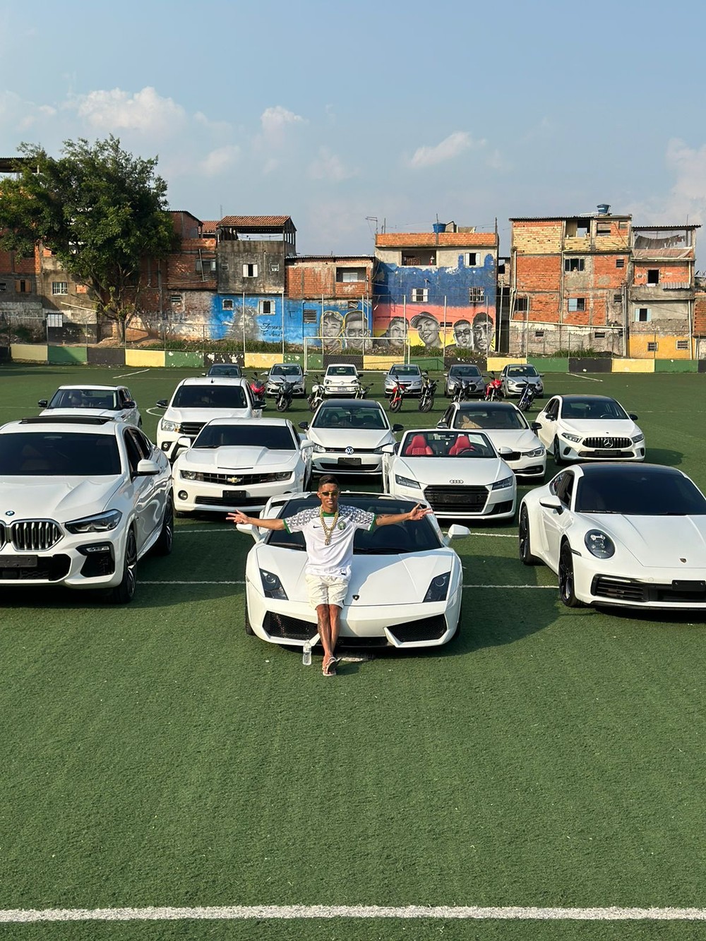 Conheça Buzeira, o influencer que saiu da pobreza e deu colar de R$ 2 ...