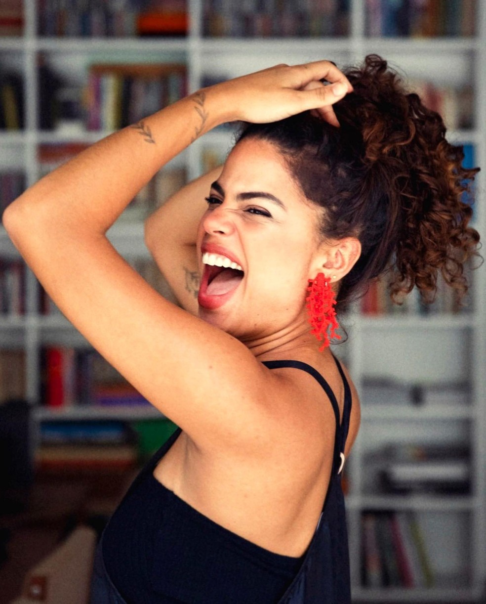 Netas de Chico Buarque e Edu Lobo curtem praia juntas no Rio