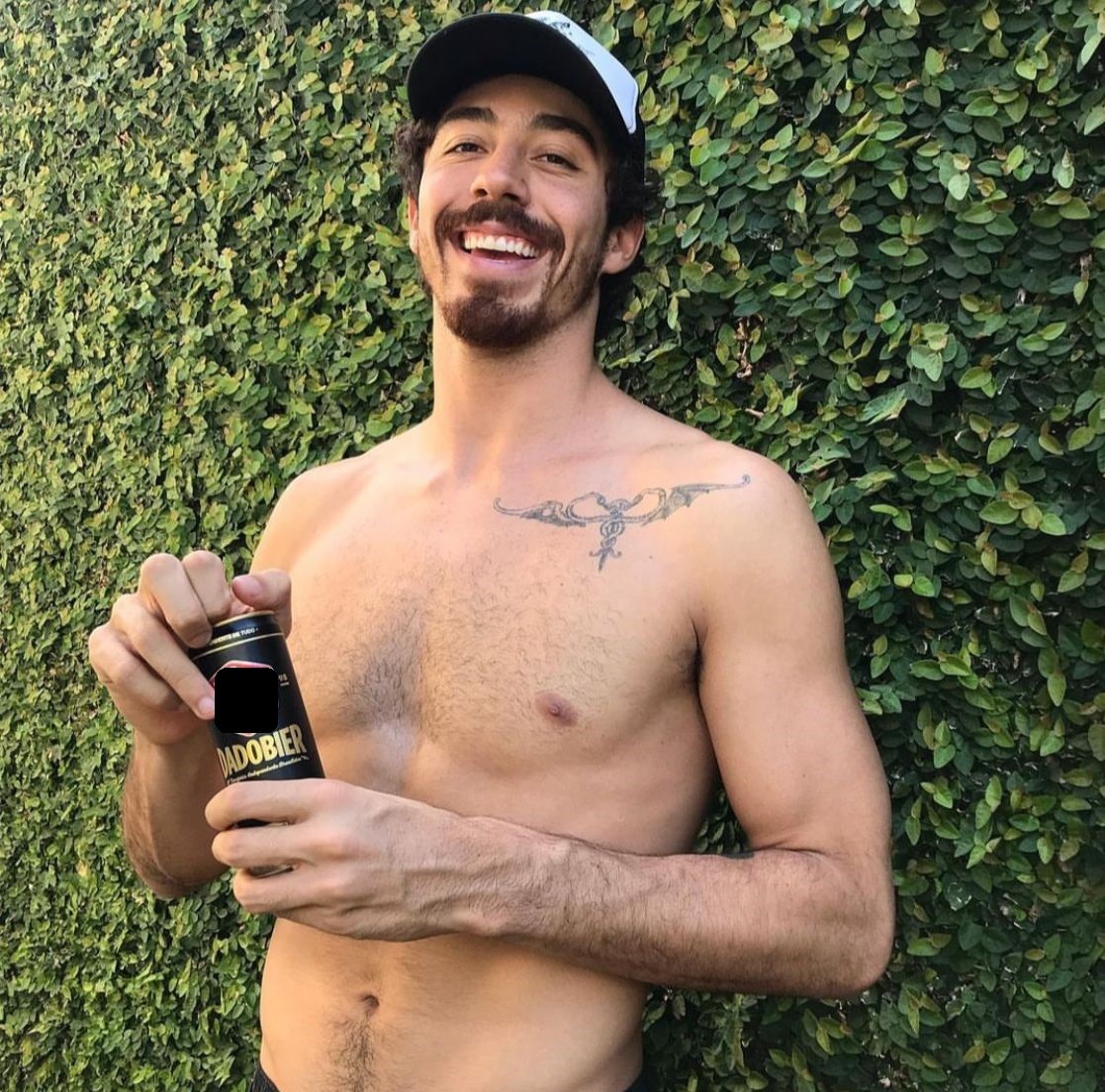 A nova família do surfe: Quem está por trás do campeão Yago Dora