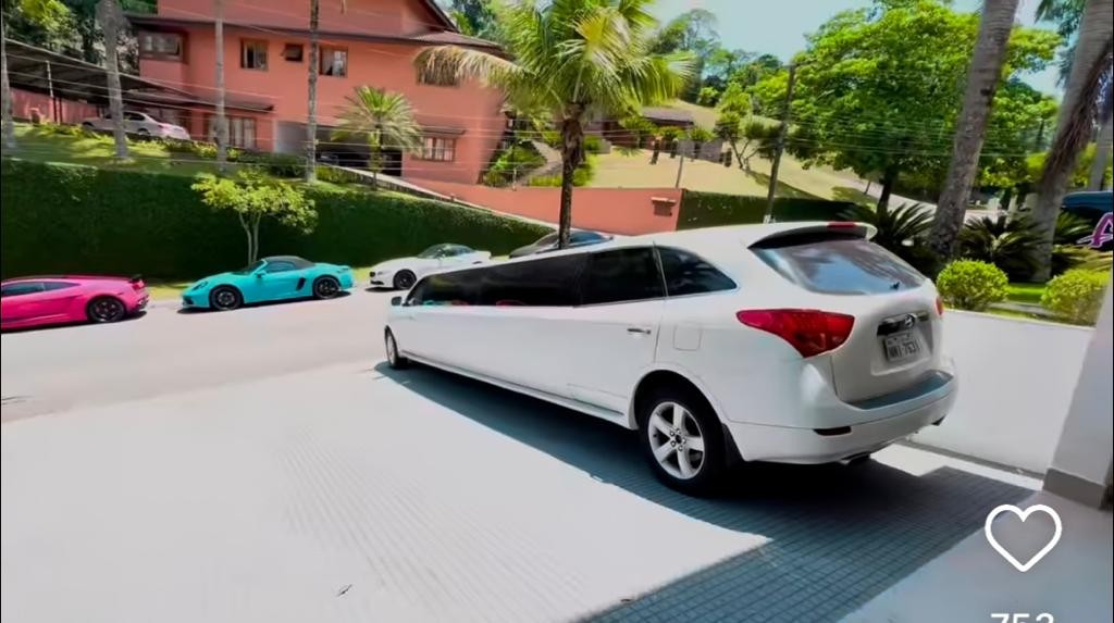 Finalmente! MC Melody celebra chegada dos 18 anos com um dos seus ...