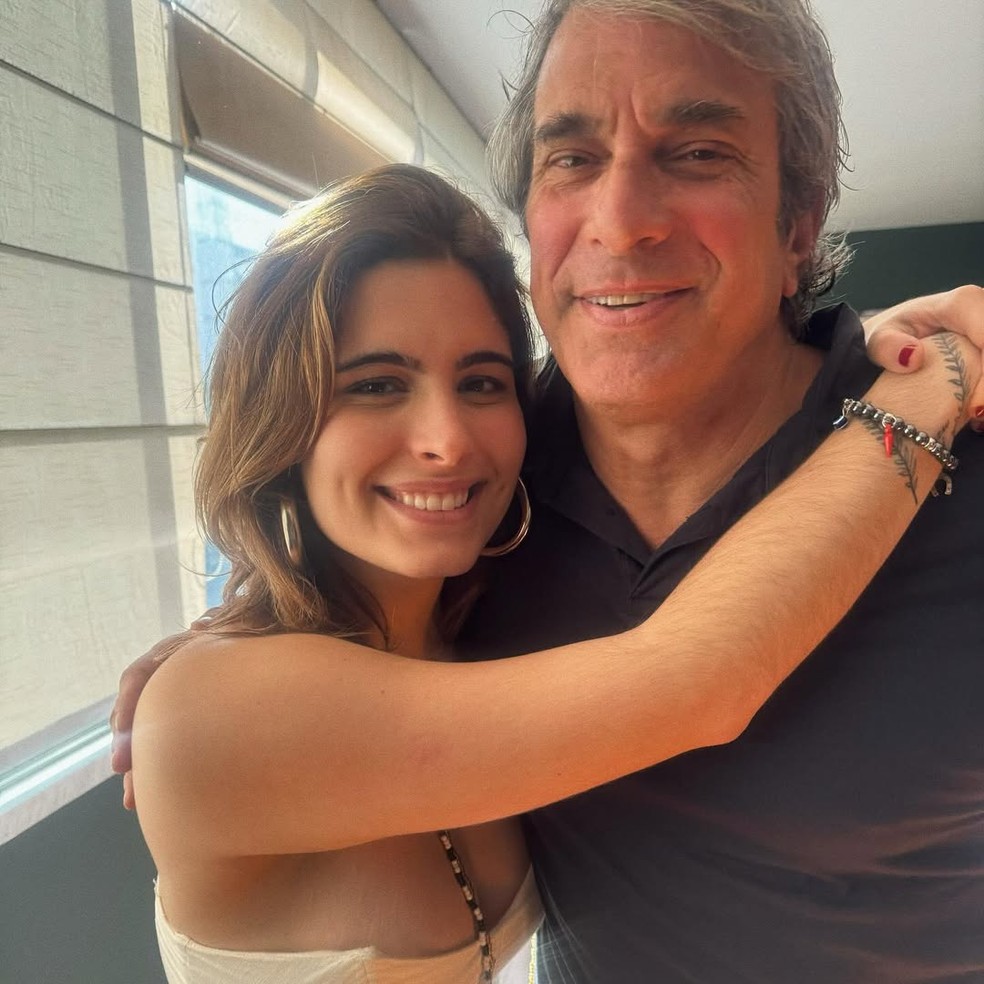 Aos 24 anos, filha cantora de Claudia Abreu investe na carreira de atriz