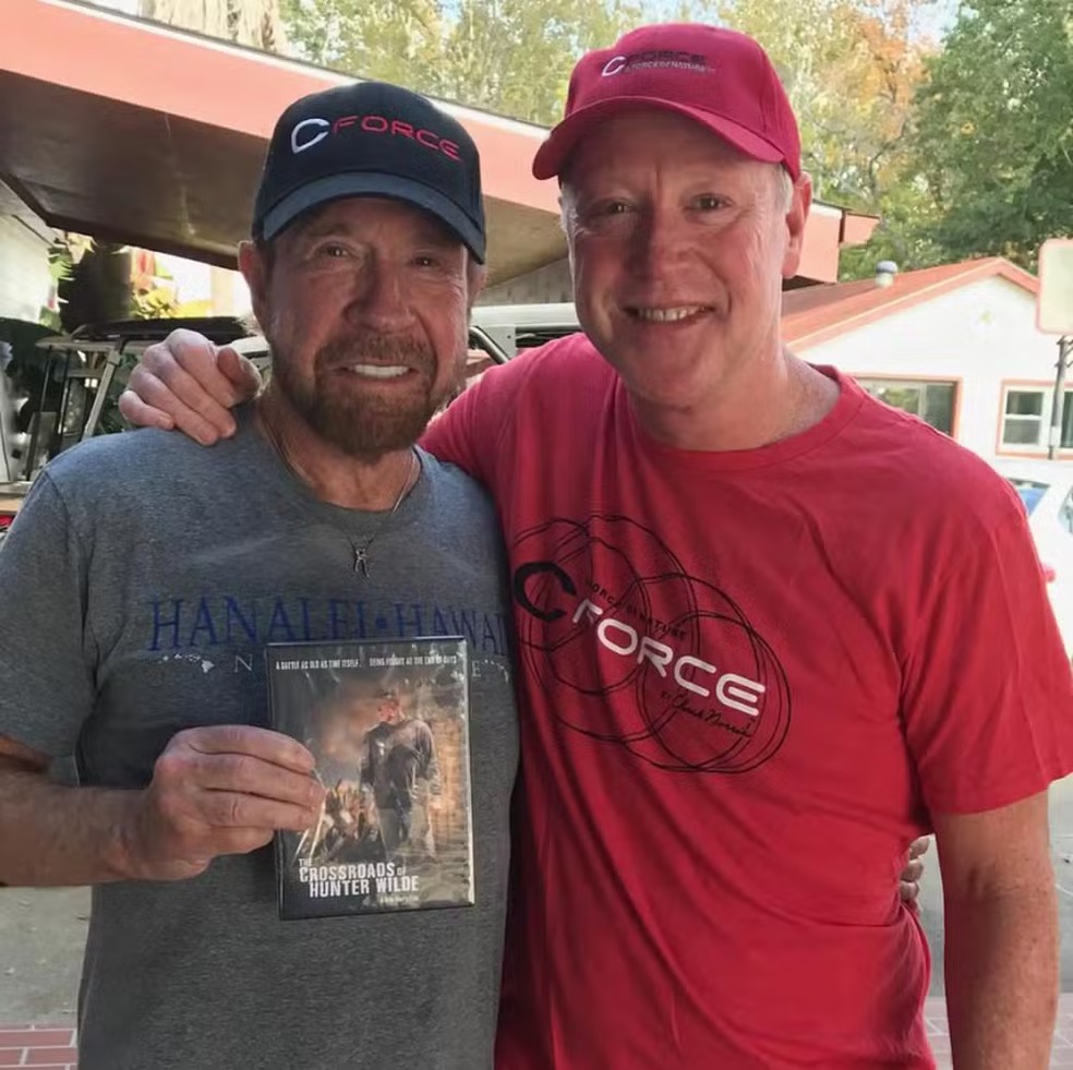 Chuck Norris só reconheceu filha mais velha 26 anos depois de ...