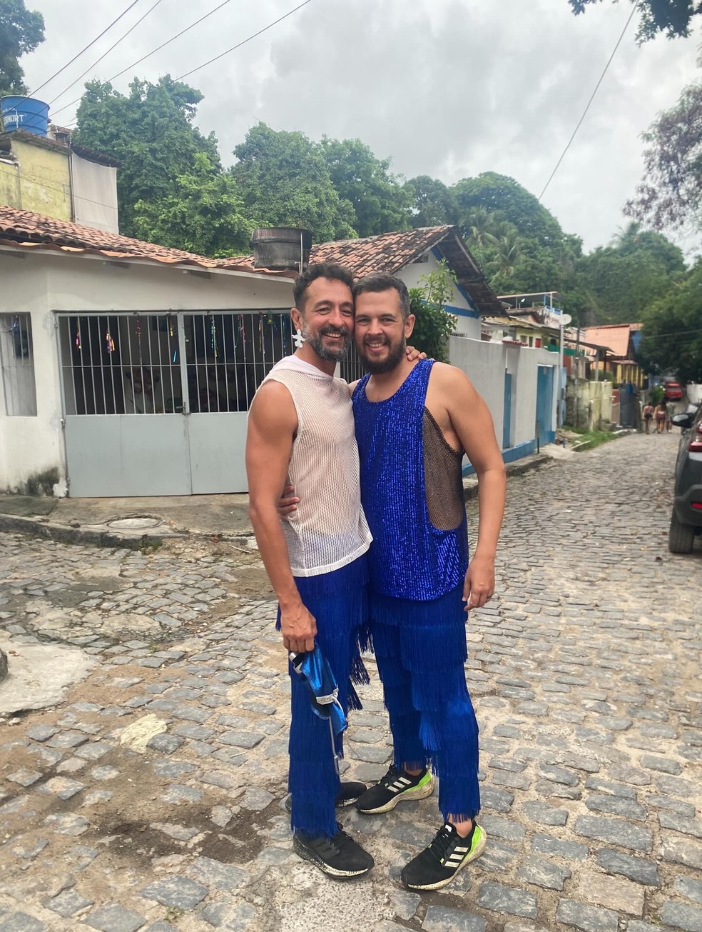 Irandhir Santos beijo o marido no pré-carnaval de Olinda: 'Amor é ...