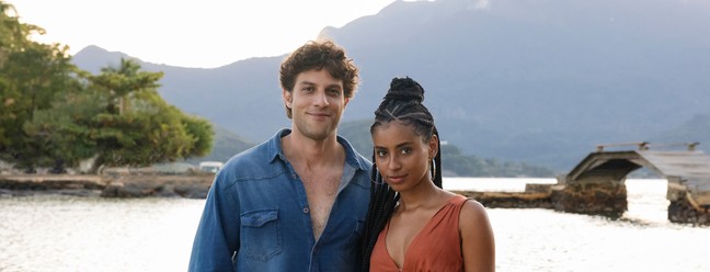 Em ‘Mania de você’, Luma e Mavi salvam a vida de Mércia