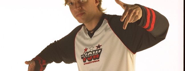 25 anos depois, Vinny lança nova versão do hit 'Heloísa, mexe a cadeira ...