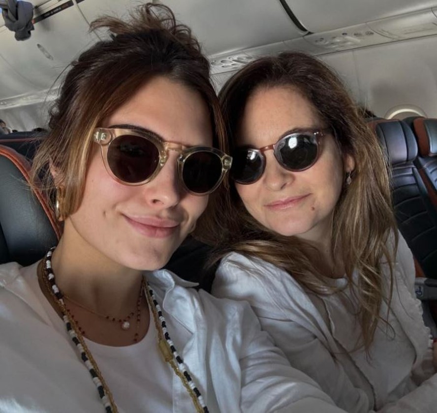 Maria Maud posta com Claudia Abreu e fãs se impressionam com semelhança ...