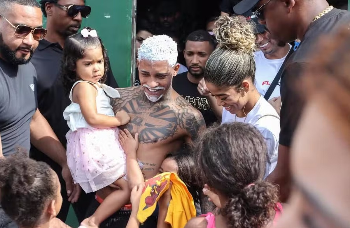 MC Poze do Rodo promove festival no Complexo do Alemão após ser solto ...