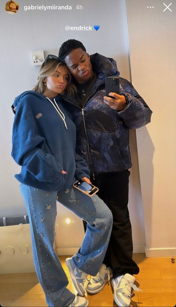 Endrick, do Palmeiras, e Gabriely Miranda surgem cantando juntos e ...