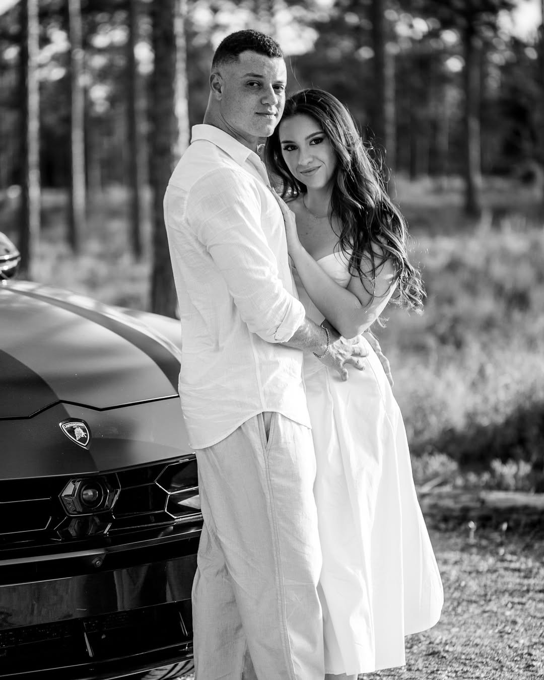 Filha de Gugu e marido ostentam Ferrari de R$ 2,5 milhões em ensaio ...