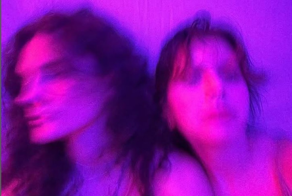 Neta de Gilberto Gil, Flor Gil se declara em aniversário da namorada ...