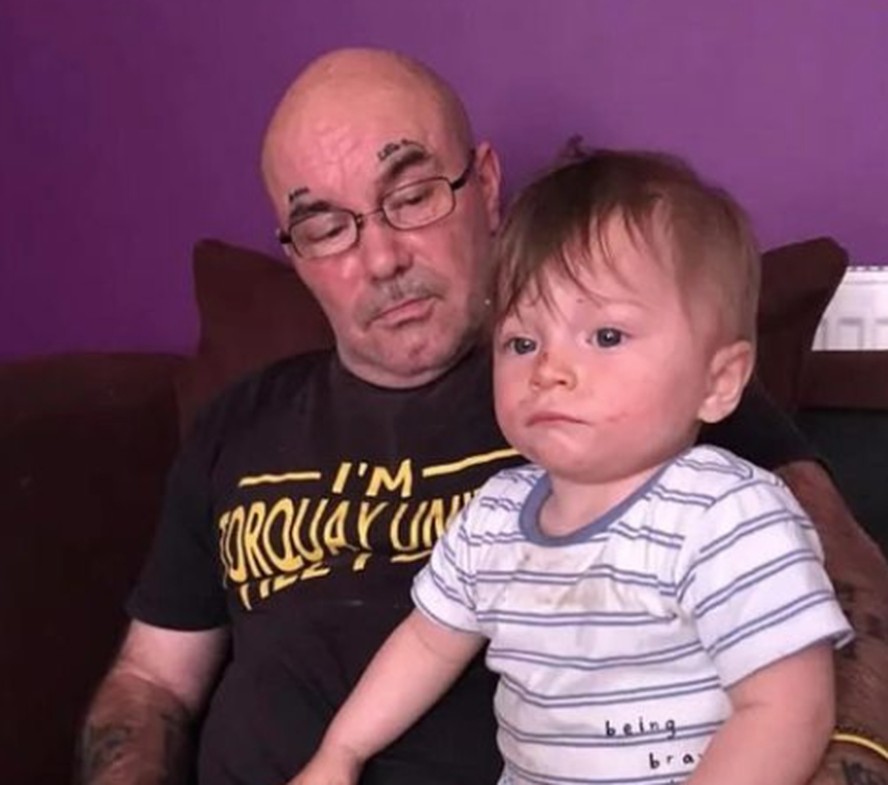 Menino de 2 anos é encontrado morto ao lado do corpo do pai, que sofreu ...