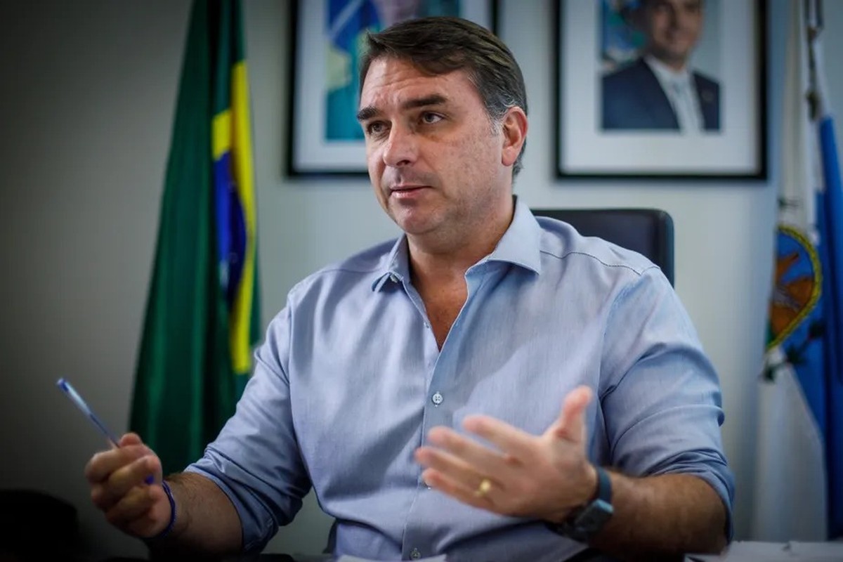 Flávio Bolsonaro terá a missão de apaziguar os ânimos à frente das ...