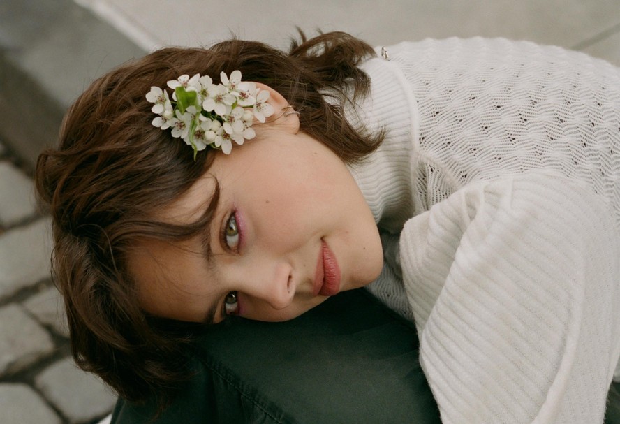 Flor Gil completa 17 anos comemorando ascensão na carreira e recebe ...