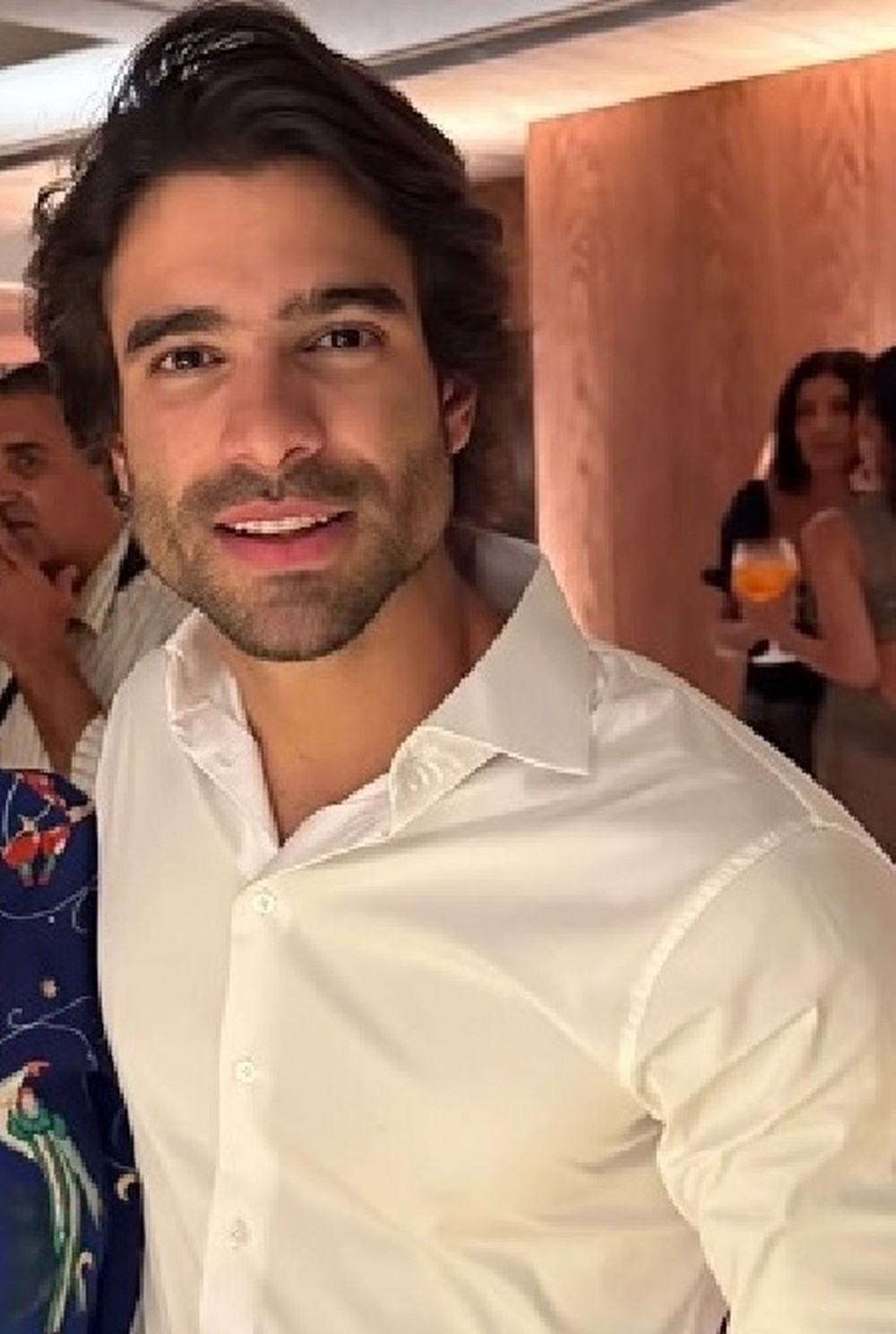 Bruna Marquezine é vista em clima de romance com ex-namorado de Isis ...