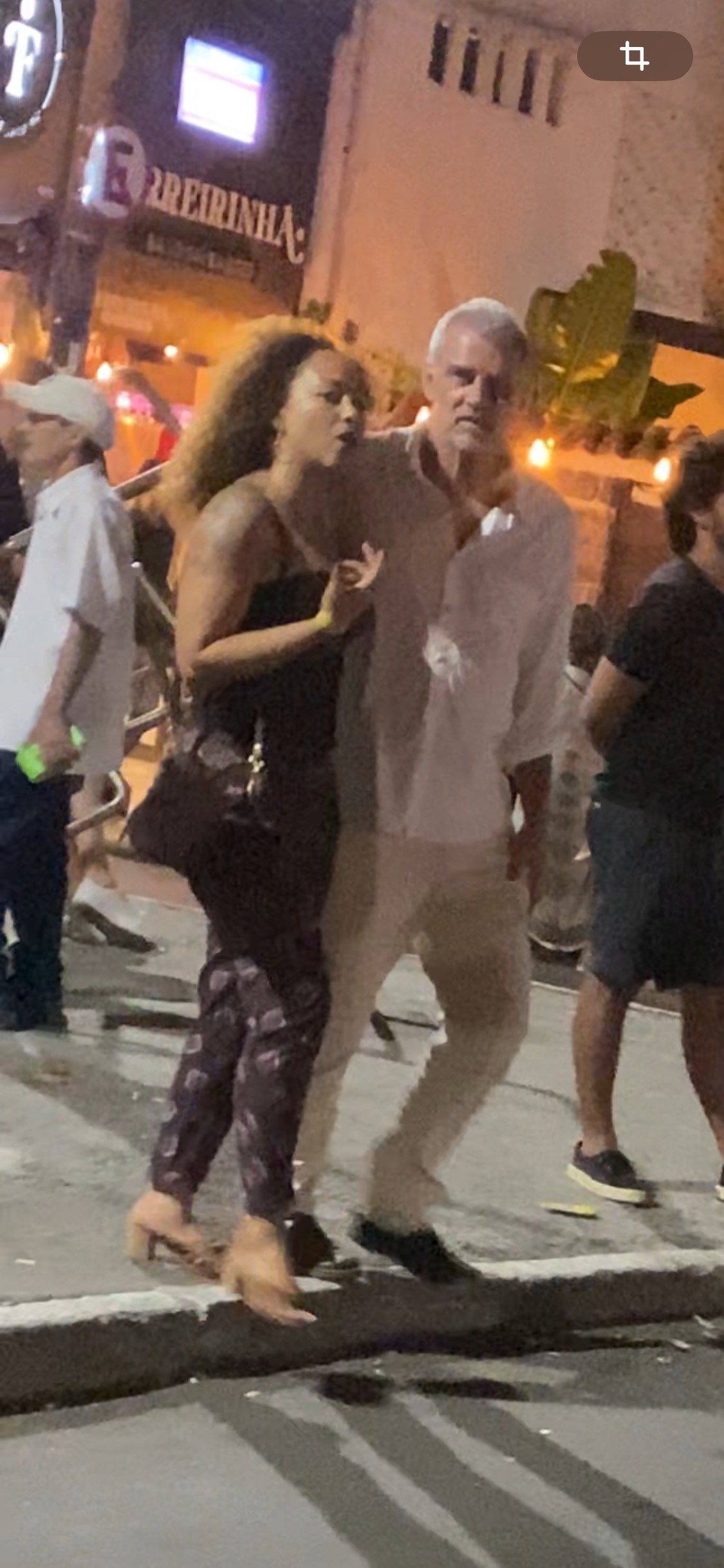 Ex de Heloísa Périssé curte noite acompanhado um mês após fim do ...