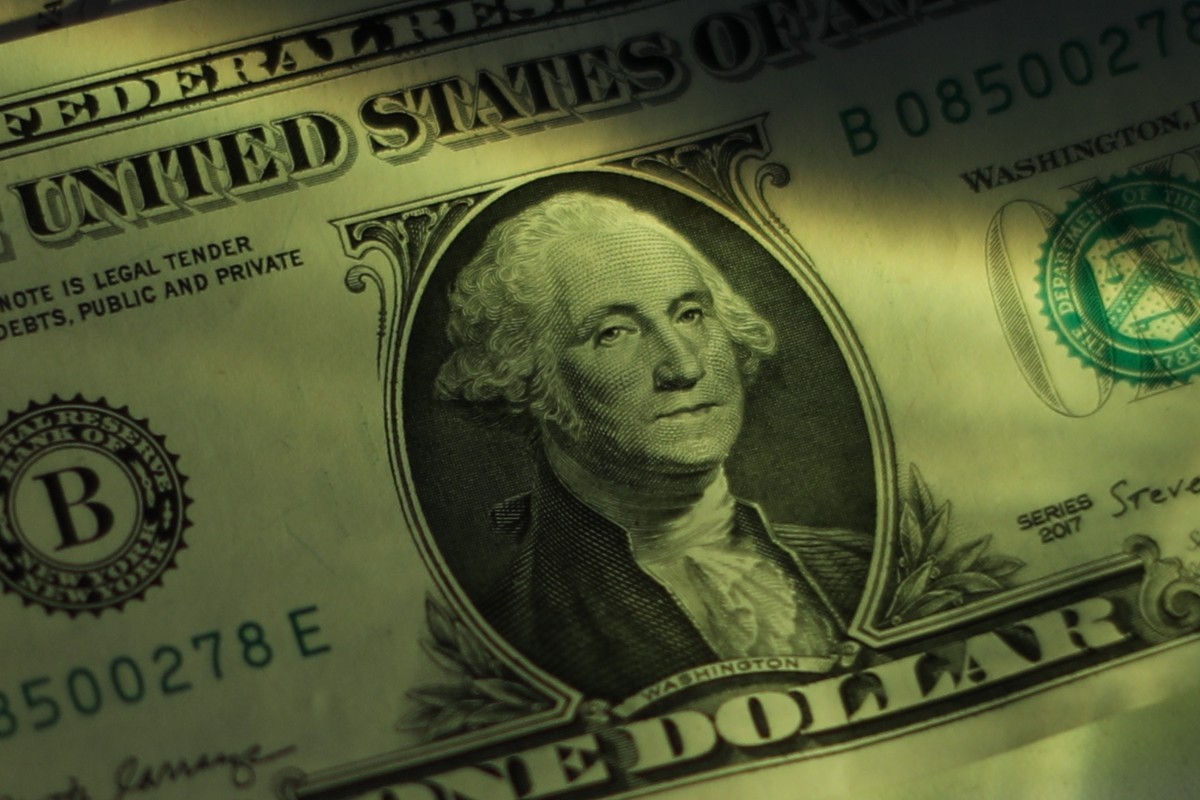 Argentina eleva dólar oficial em 22%, trava câmbio e eleva juros, após ...