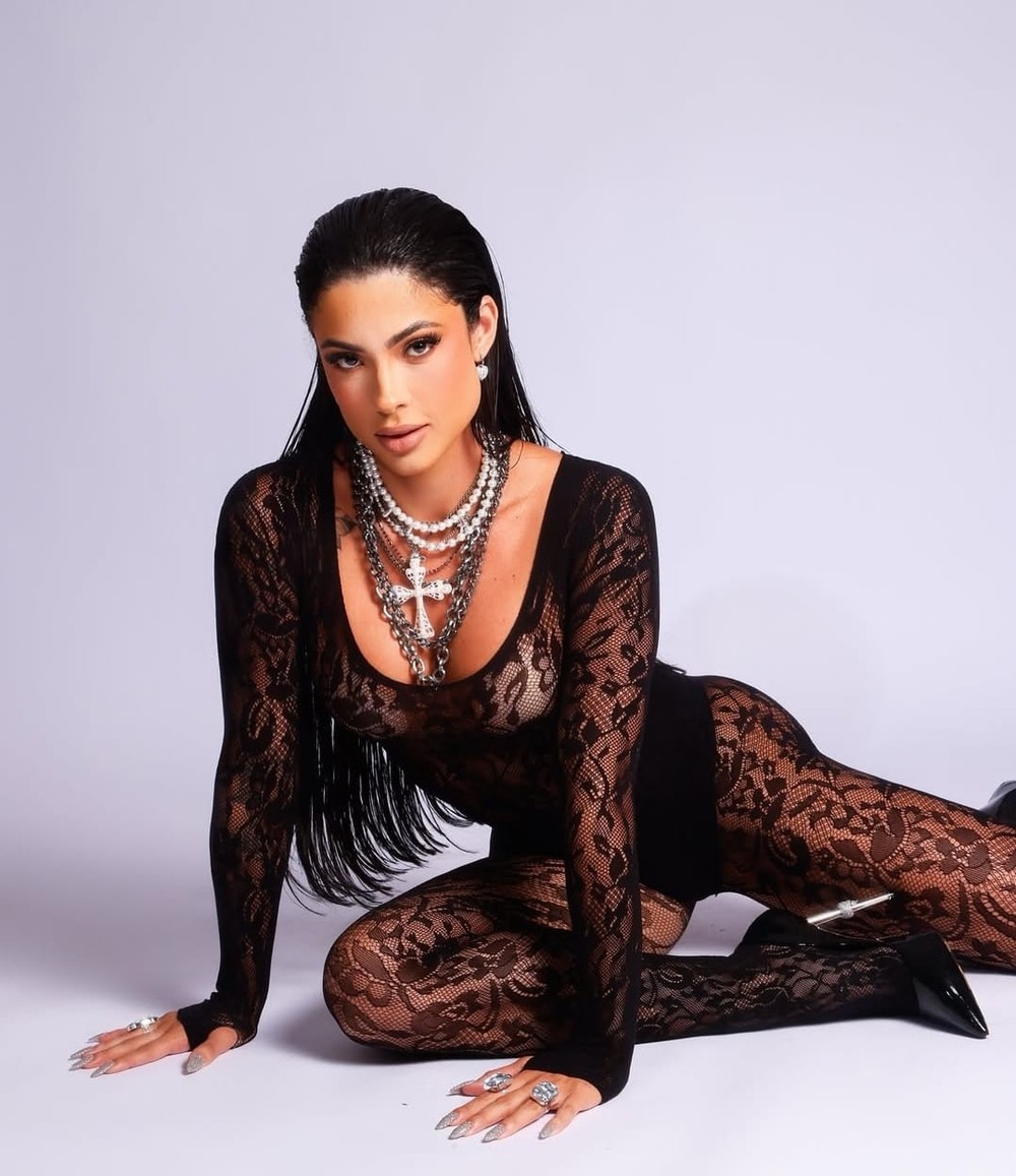 Namorada de Belo, Rayane Figliuzzi vai estrear no carnaval carioca como musa da Vila Isabel