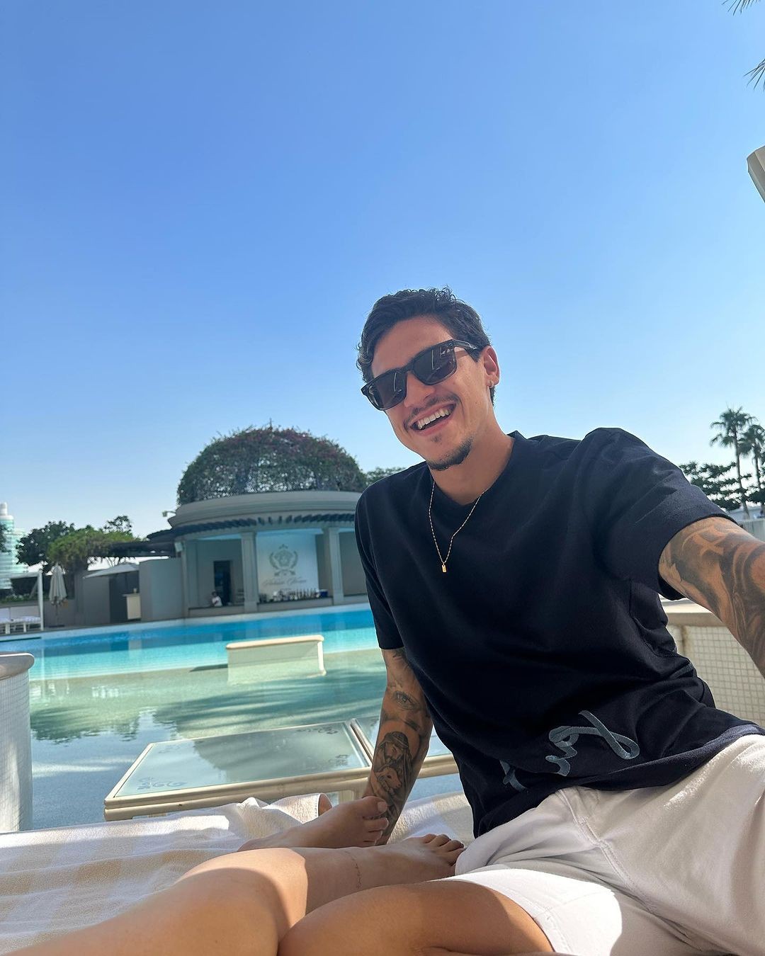 Pedro, do Flamengo, curte férias em Dubai em hotel de até R$ 100 mil a ...
