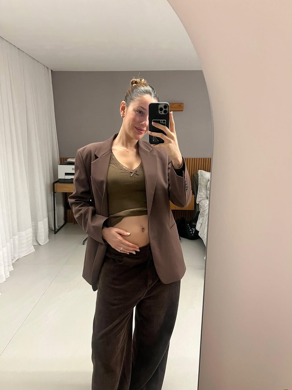 Discreta, modelo e empresária: quem é Camila Bastiani, que espera ...