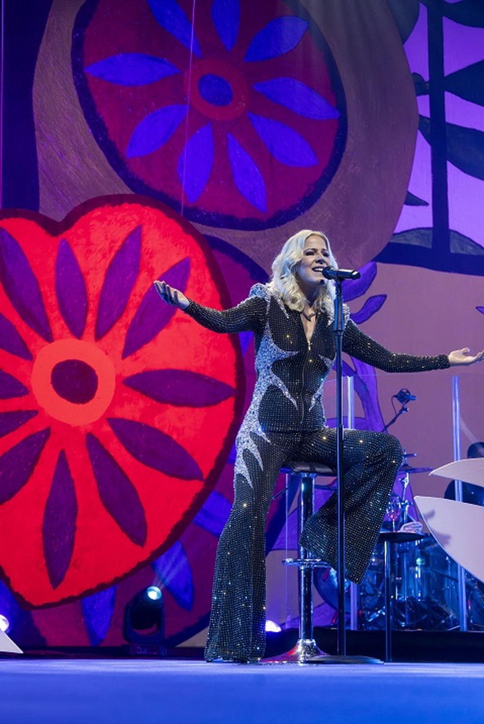 Prestes a se tornar avó, Paula Toller festeja 40 anos de carreira no ...