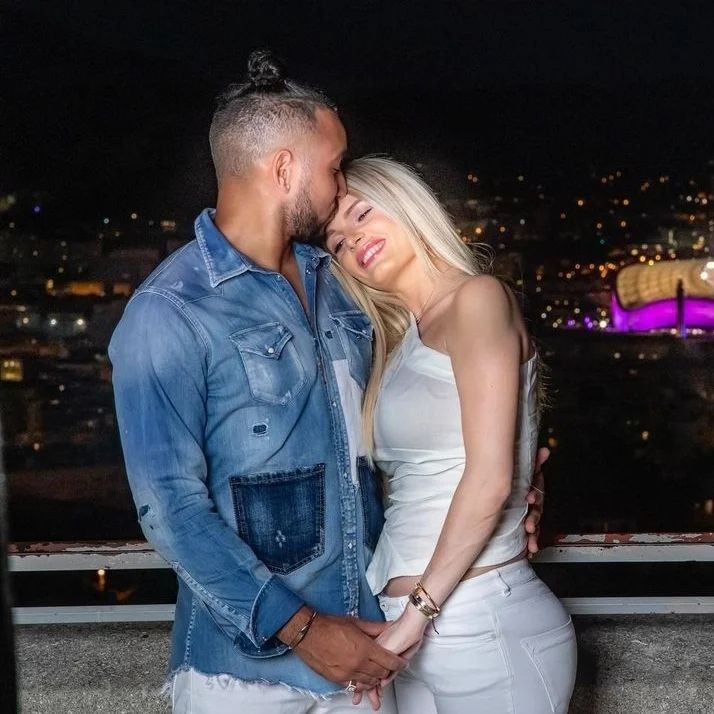 Destaque na vitória do Vasco, Dimitri Payet vive longe dos filhos e da mulher, com quem está há ...