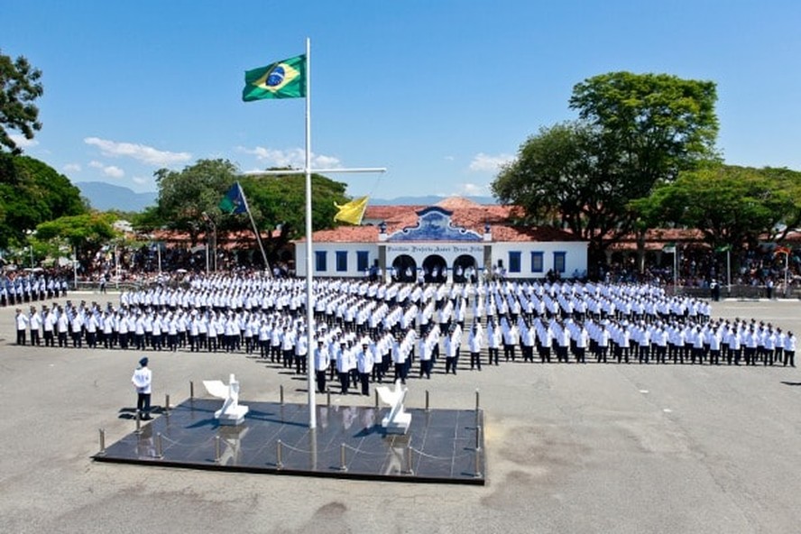 Edital de concurso para Escola de Especialistas de Aeronáutica é ...