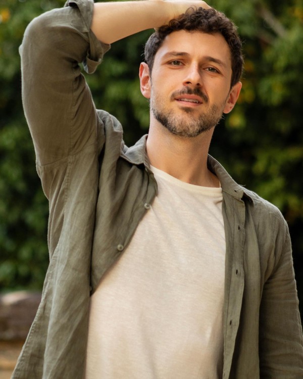 Quem é o ator que emociona o público como Leonardo, filho de Odete ...