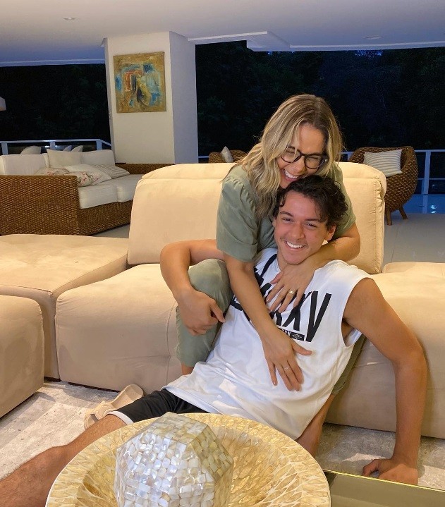 Carla Perez se derrete pelo filho caçula em dia de treino de perna: 'O ...