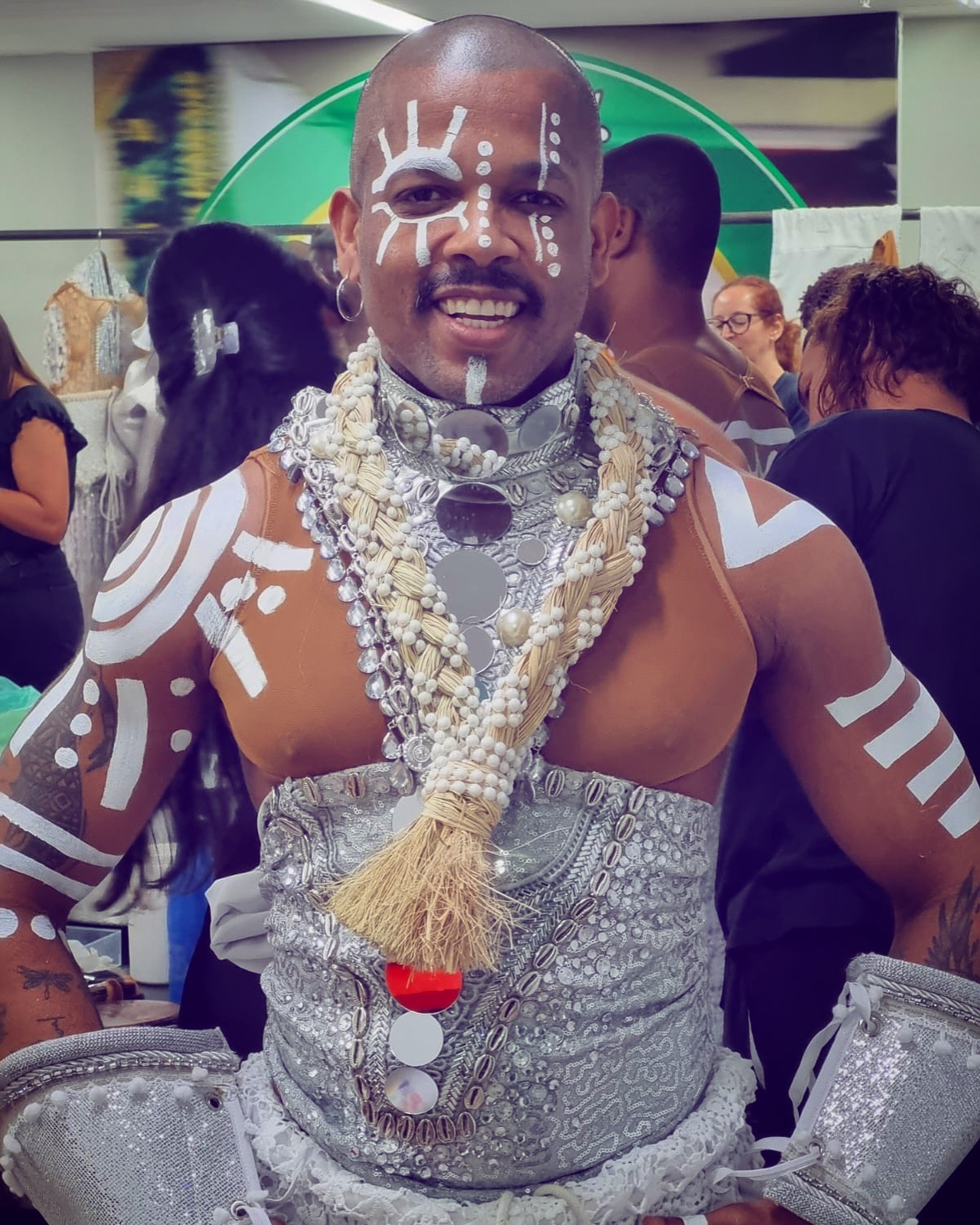 Ex-marido dá show de samba no pé no pré-réveillon de Milton Cunha no ...