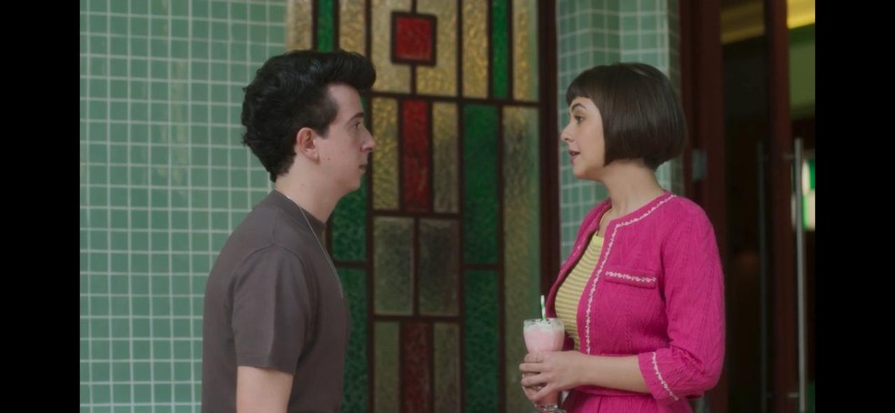 Assim como seu personagem Topete, criado sem mãe em 'Garota do momento ...