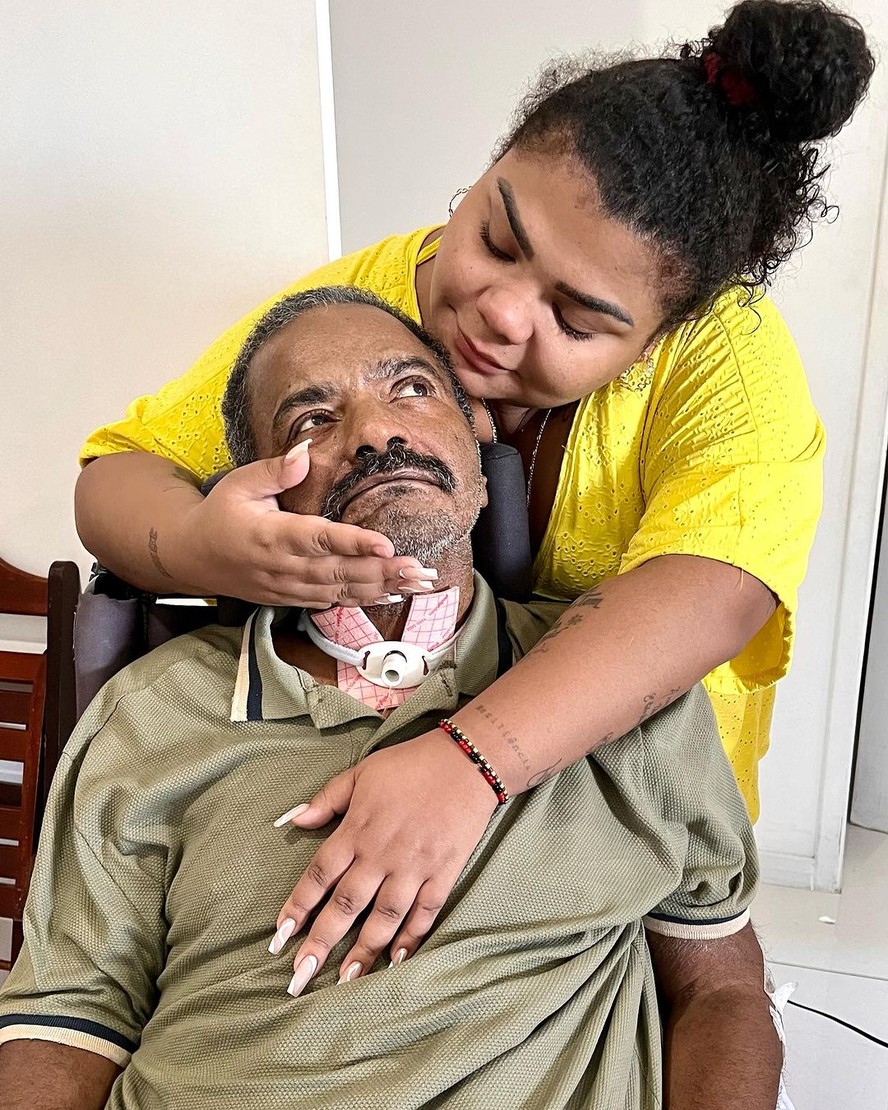 Arlindo Cruz recebe alta de hospital após tratar pneumonia