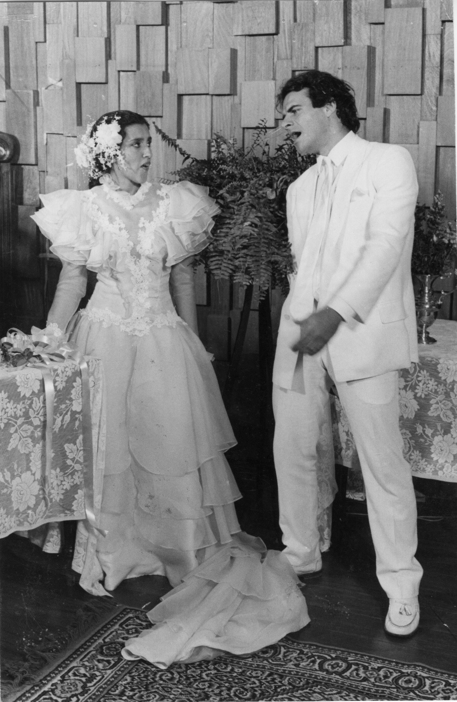 Mário Gomes é despejado da casa onde mora com a família, no Rio