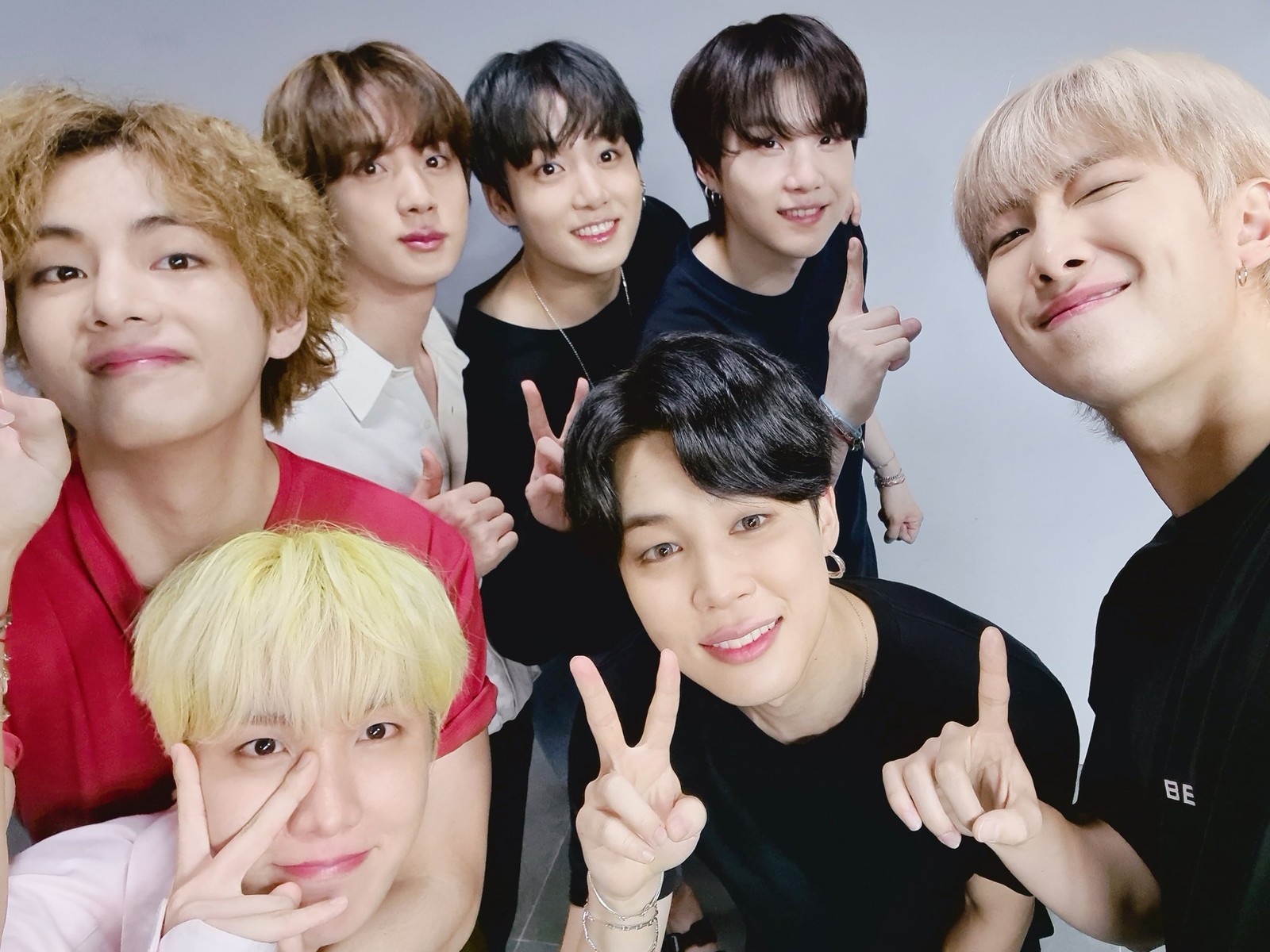 BTS se reúne em live, desabafa sobre espera por turnê e aumenta ...