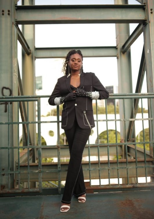 Fora do 'BBB', Sarah Aline revela novos hábitos: 'Não ando mais sozinha ...