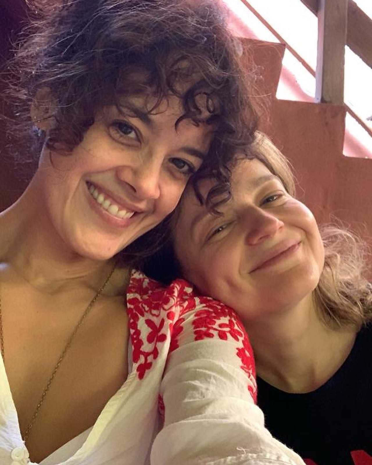 Sucesso na série 'Os outros', Maeve Jinkings namora diretora de cinema ...