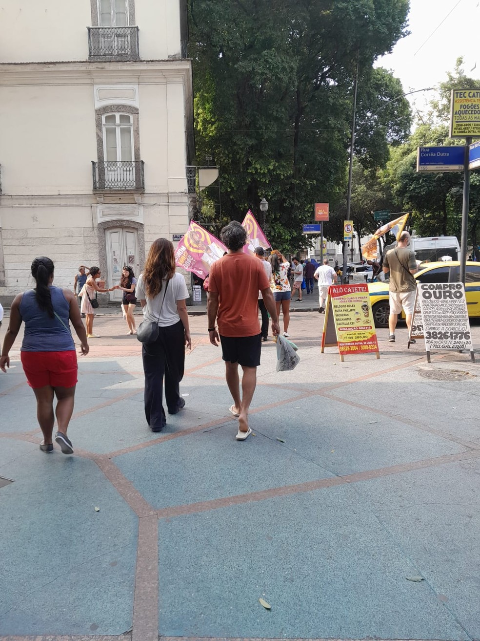 Ex de Deborah Secco, Hugo Moura e nova namorada passeiam juntos, no Rio