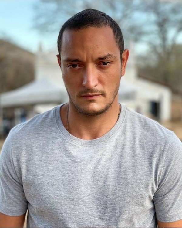 Engrenou! Rafa Kalimann e Allan Souza Lima curtem bar no Rio em novo flagra