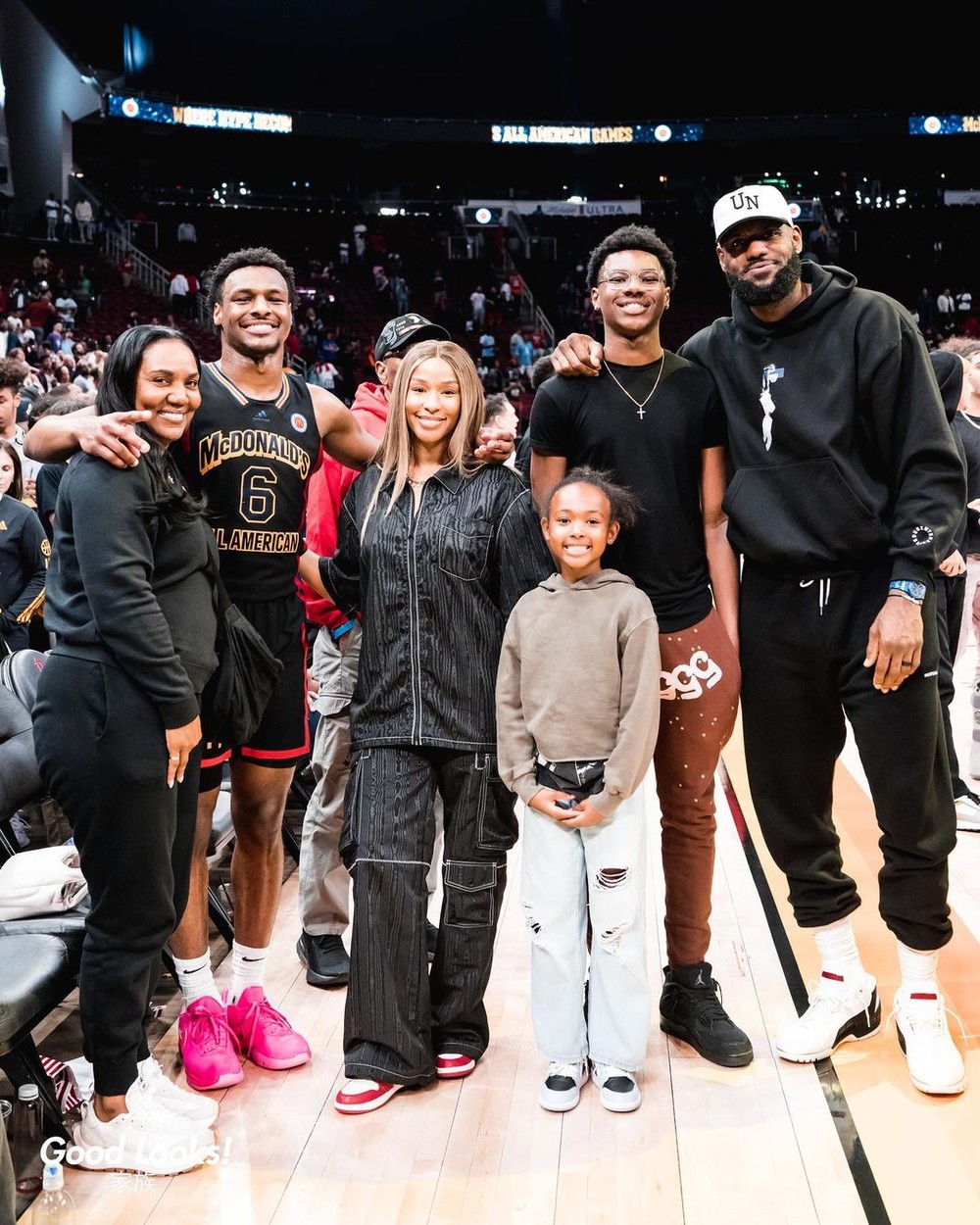 Quem é Bronny James, filho de LeBron que sofreu parada cardíaca durante ...