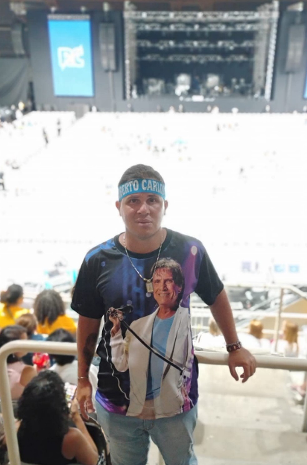 Na Baixada, fãs realizam o sonho de ver Roberto Carlos em show gratuito