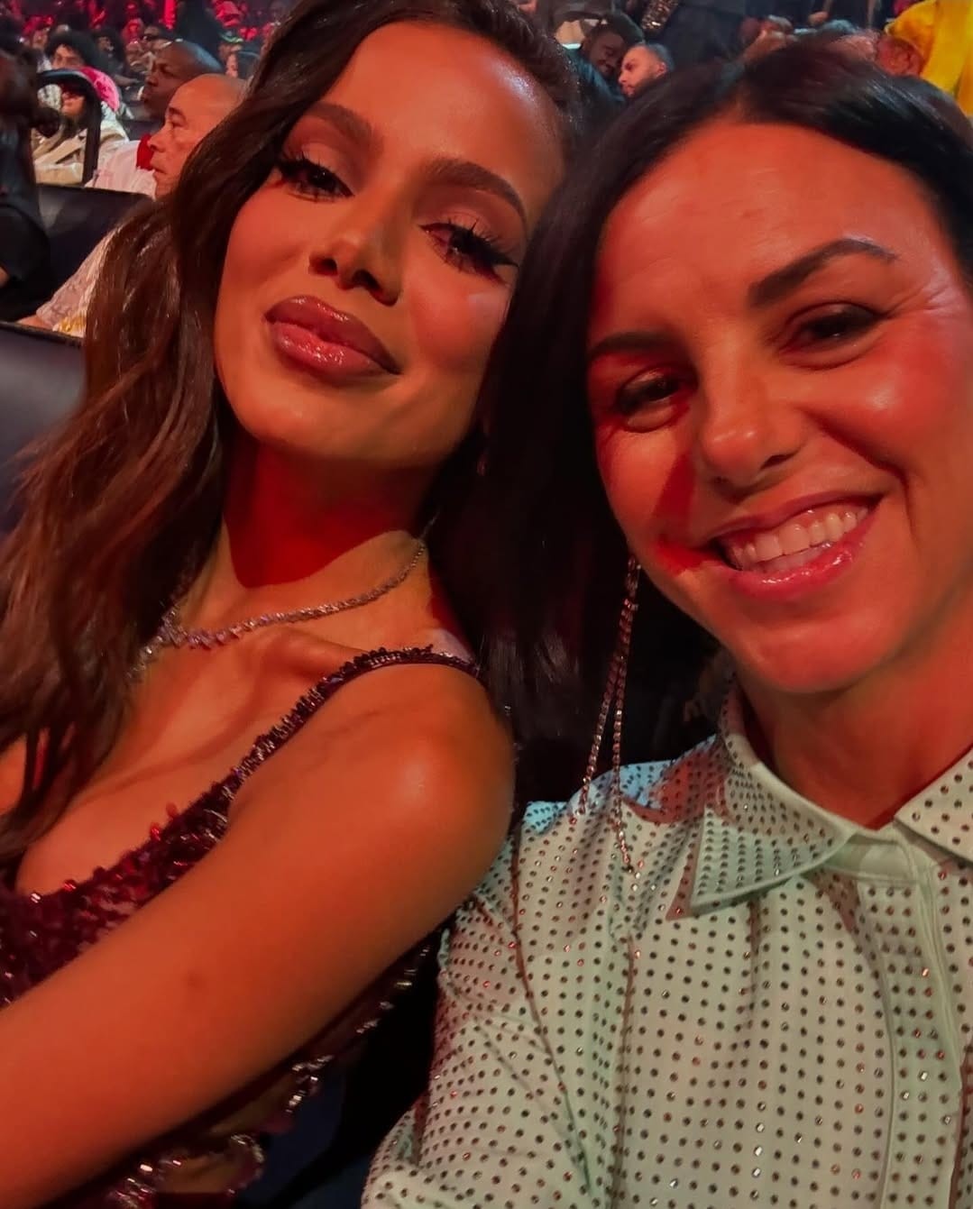 Paixão pelo Rio e amiga de estrelas: conheça Rebeca León, o braço ...