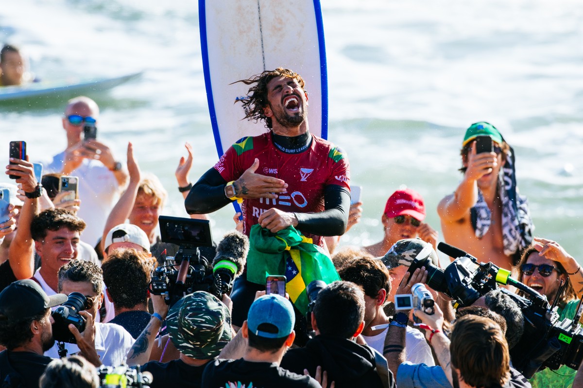 Conheça João Chumbinho, mais novo brasileiro campeão no surfe mundial
