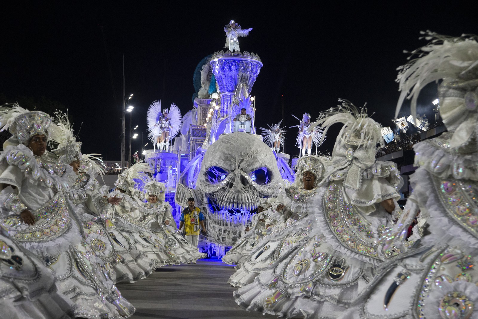 Vila Isabel leva magia e diversão com trem fantasma e referências a ...