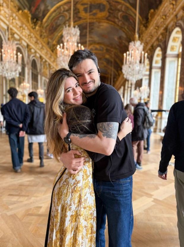 Em Paris, Felipe Neto comemora 1 ano de namoro e se hospeda em suíte ...