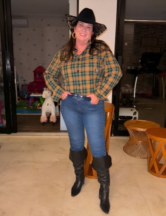 Mãe de Virginia Fonseca curte noite com novo namorado 21 anos mais ...