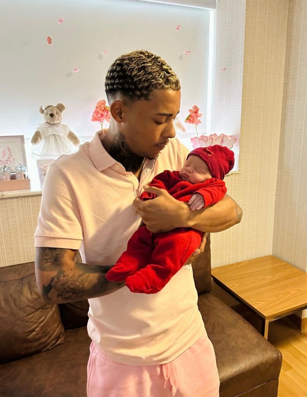 BMW, viagens, ouro e mansão: preso, MC Poze leva vida de luxo e ostentação