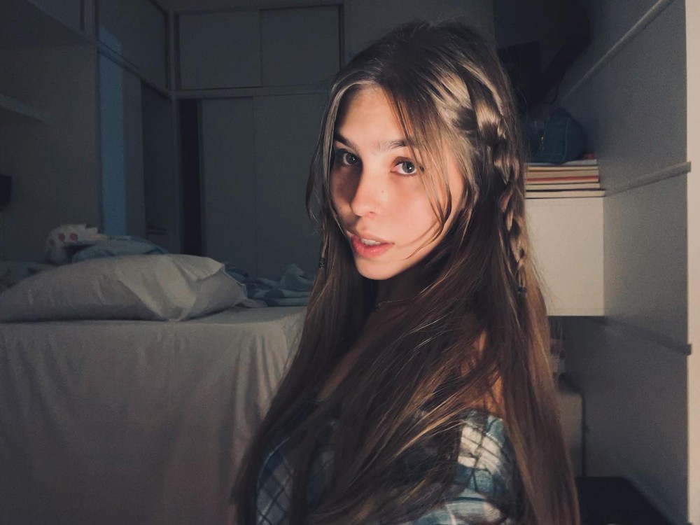 Buba em 'Renascer', Gabriela Medeiros posta tomando sol na varanda de ...