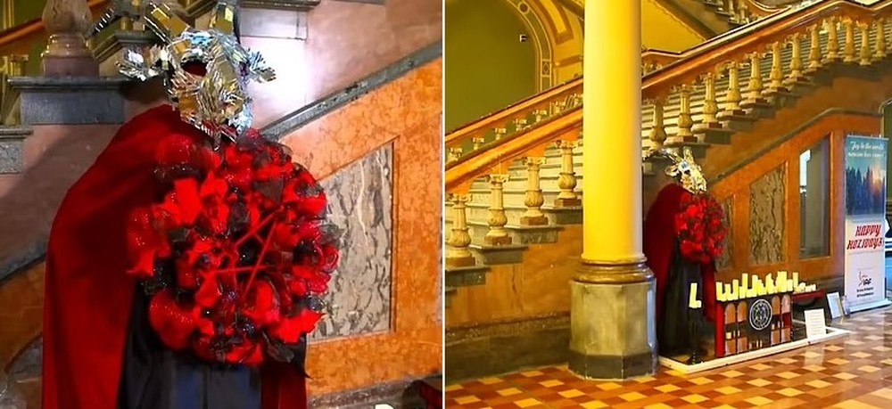 Assembleia de Iowa exibe altar satânico como parte das comemorações de ...